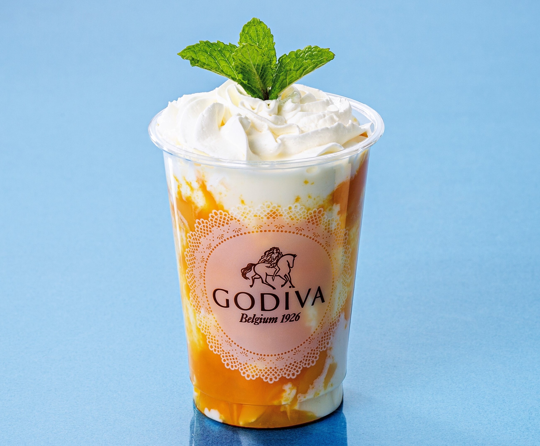 ゴディバ×kiri「GODIVAデザートドリンク レアチーズケーキ」ゴディバカフェで発売、「デザートドリンク マンゴープリン」も | 食品産業新聞社ニュースWEB