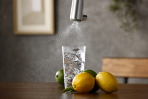 飲料が“劇的に変わる”香りのミスト「Magic Mist」発売、1プッシュでフレッシュなレモン感/サントリー食品インターナショナル | 食品産業新聞社ニュースWEB