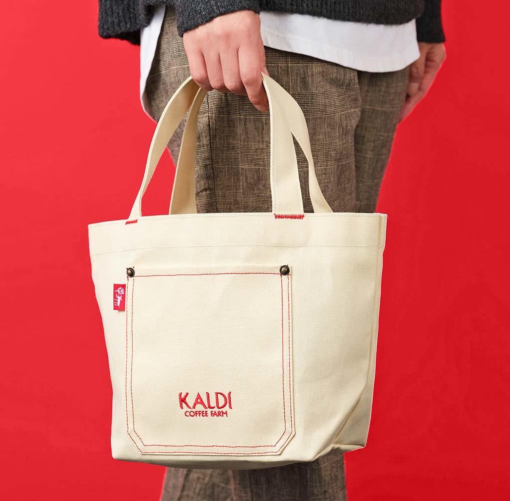 カルディ『2025福袋』全5種を展開、「コーヒー福袋」「食品福袋」など、コーヒー豆柄のキルティングバッグ･デニム生地風バッグなどすべてに異なるバッグ付き | 食品産業新聞社ニュースWEB